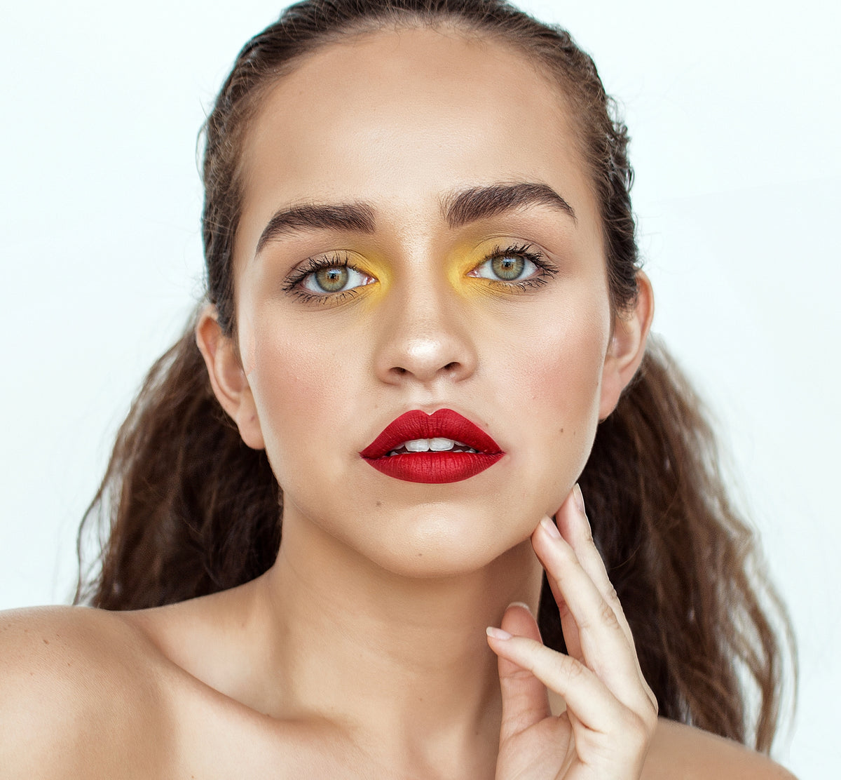 EL COLOR UNIVERSAL QUE TE EMPODERA: Descubre el Labial que Favorece a ...